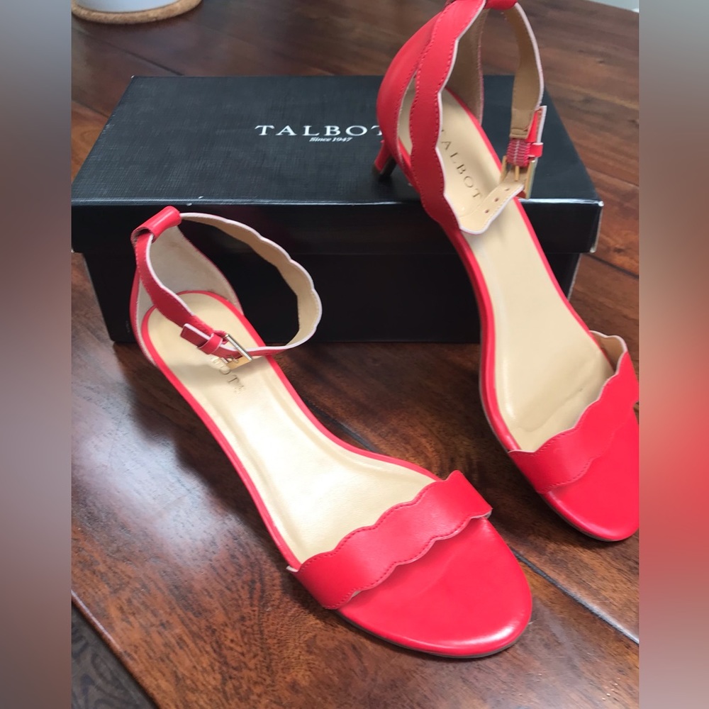 Talbots Pila Scallop Kitten Heel Leather Sandals-Worn… - Gem